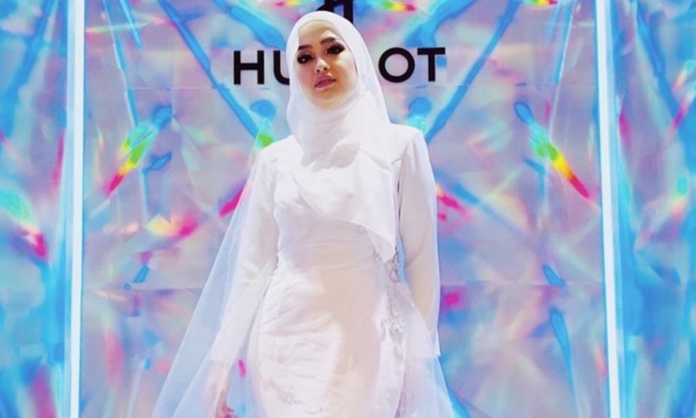 Badan Langsing Persis Anak Dara, Netizen Puji Elfira Loy Semakin Cantik ...