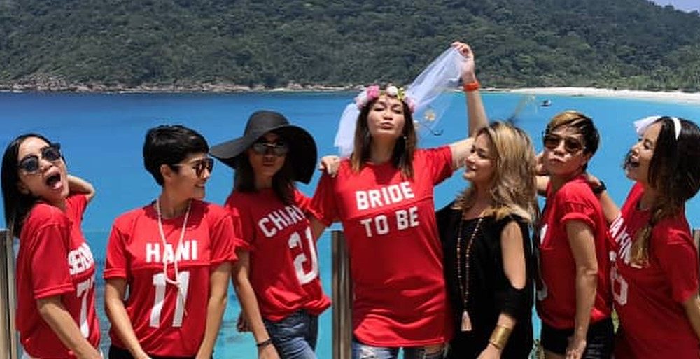 (10 FOTO) Dynas Mokhtar Nikmati Parti Buih Bersama Rakan-Rakan Di Hotel ...