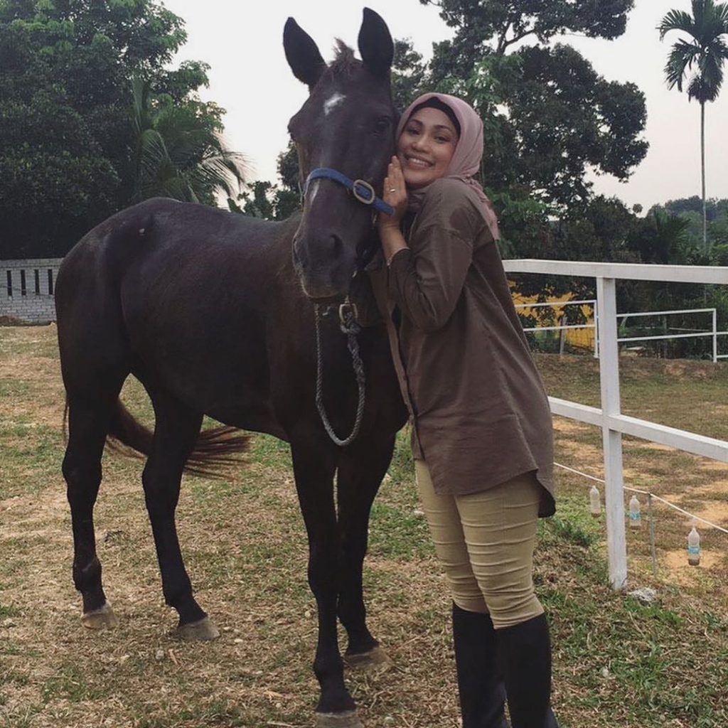 Jumpa Pasir Dalam Rumah Berulang Kali, Penyanyi Ezlynn Ariffin Musykil ...