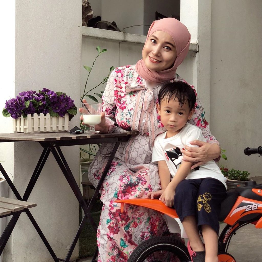 Bayi Aktif Dan Perut Mengeras Masa ‘Live’, Yana Samsudin Akui Sukar ...