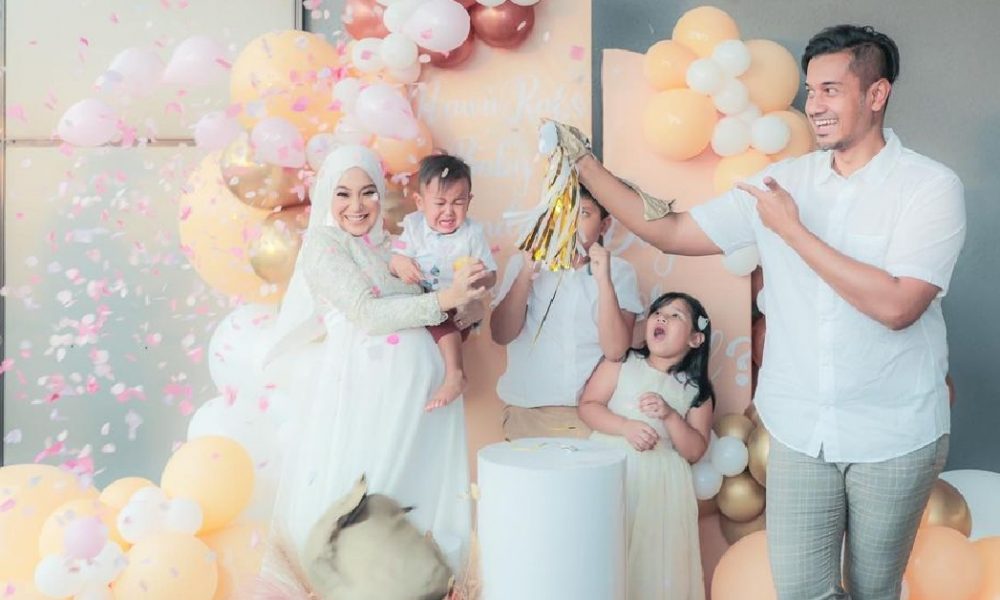 Lengkap Sepasang, Mawar Rashid Bakal Timang ‘Baby Girl’ Untuk Anak ...