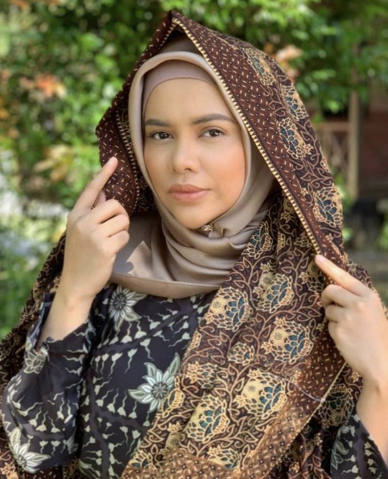 Hanya Bergurau Tapi Dah Terima 300 Biji Tempahan, Datin Alyah Kini ...