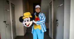‘Tengok Anak Ini Senyum Terasa Bahagia’ – Ebit Lew Jadi ‘Mickey Mouse ...