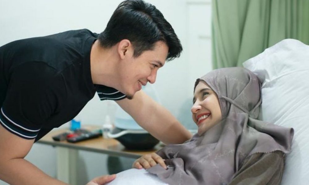 Penantian 10 Tahun Berakhir, Irwansyah & Zaskia Sungkar Selamat Timang ... Penantian 10 Tahun Berakhir, Irwansyah & Zaskia Sungkar Selamat Timang ...