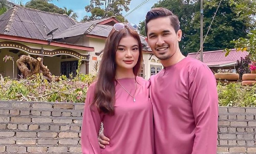 (TAHNIAH) Nazrief Nazri Dan Isteri Timang Anak Lelaki