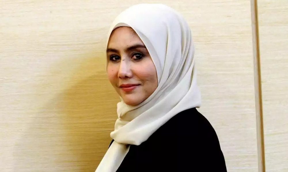 “Alaa Cerita Lama..” – Ella Perjelas Gosip Cinta Dengan Rashid Sidek ...