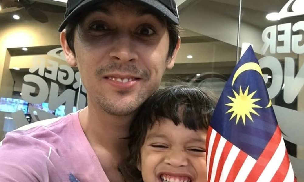 Comel Betul! Hampir Setahun Berkahwin, Sam Bunkface Perkenal Cahaya ...