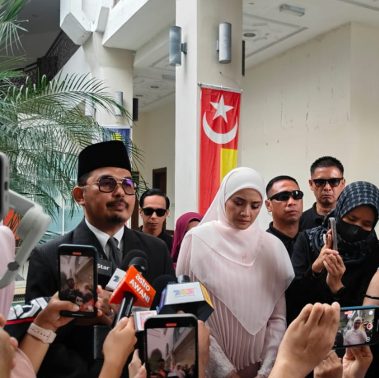 “Fatima Tak Pernah Merasa Duit Raya Daripada Fattah” – Fazura