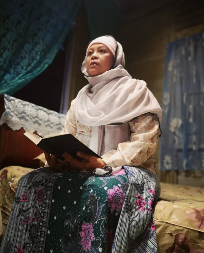 “Saya Selalu Jadi Ibu Mereka” – Empat Dekad Dalam Dunia Seni, Khatijah Tan Tak Terfikir Nak Buli ...