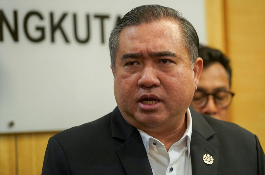 “Nampak Lori Atau Bas Pandu Laju Atas Jalan Raya, Guna Telefon Pintar ...