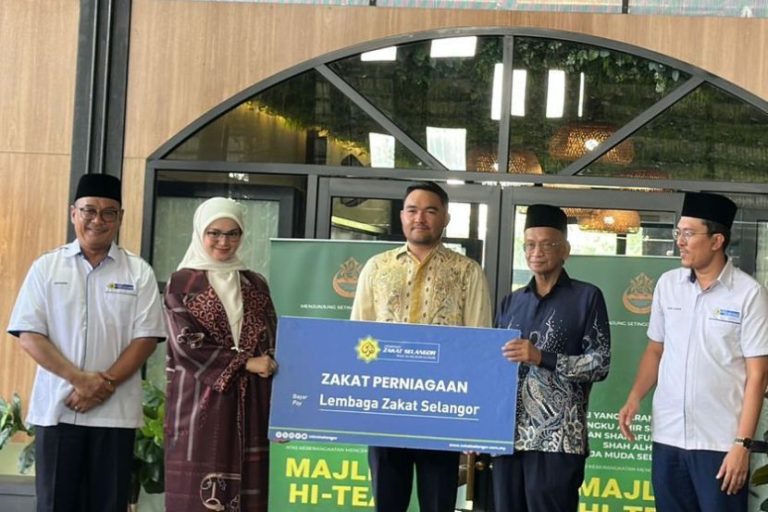 “Setiap Hasil Wang Diperoleh, Ada Hak Orang Lain Juga” – Siti Nurhaliza Penyumbang Zakat Tertinggi