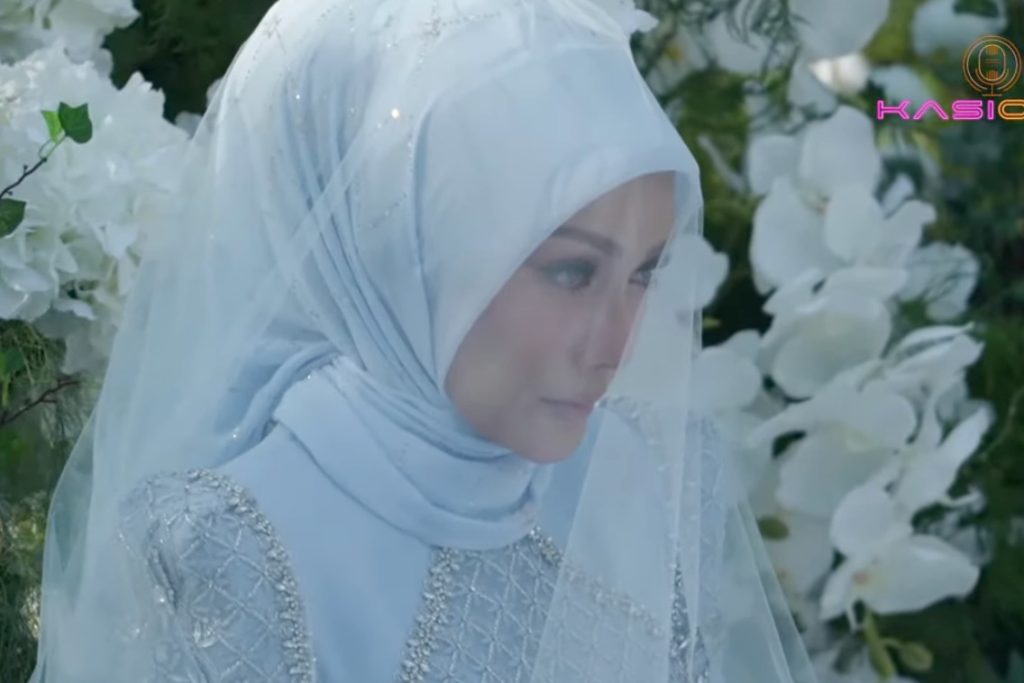 Erra Fazira Sah Bergelar Isteri ,Mas Kahwin Sepokok Bunga Emas Jadi ...
