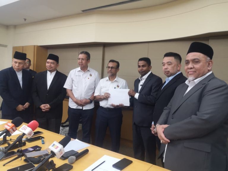 MB Negeri Sembilan ‘Ditendang’, 14 Adun BN Tarik Balik Sokongan
